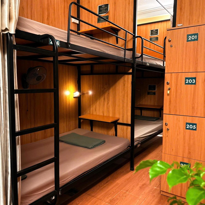 Aprilbox Trackside Hostel - Hanoi