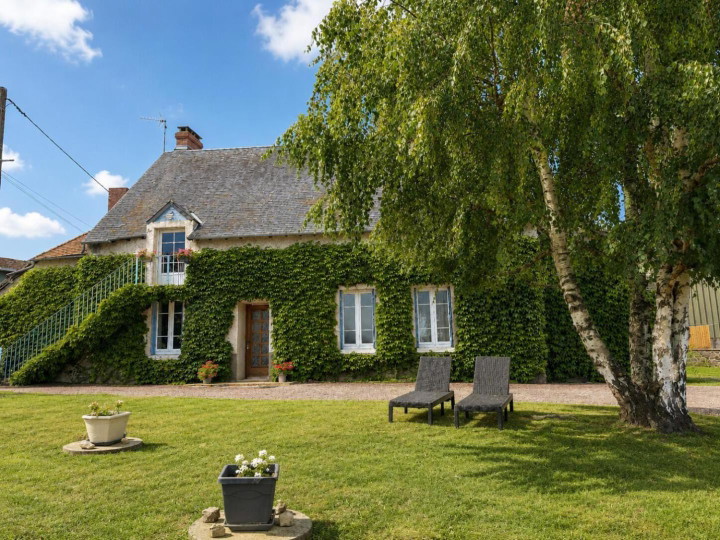 Maison De Caractère, Jacuzzi, Nature - 10 Pers. - Auvergne