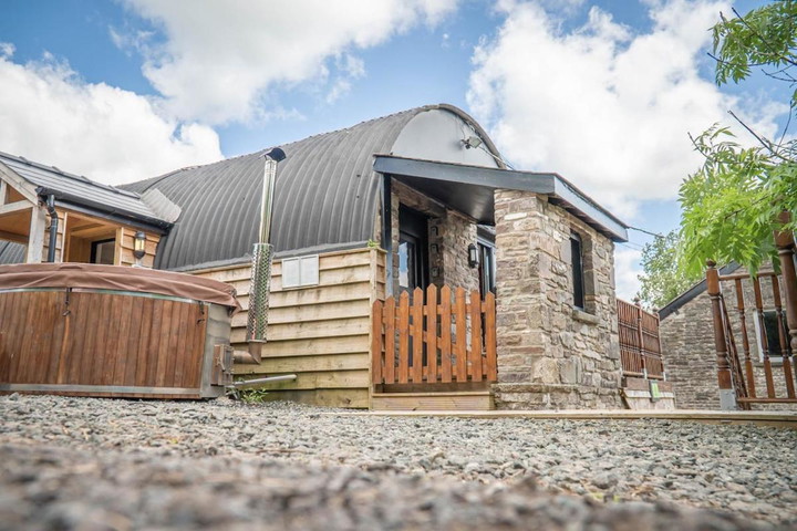 Dog-friendly 4-person Cottage With Hot Tub - Cantref, Brecon - Brecon