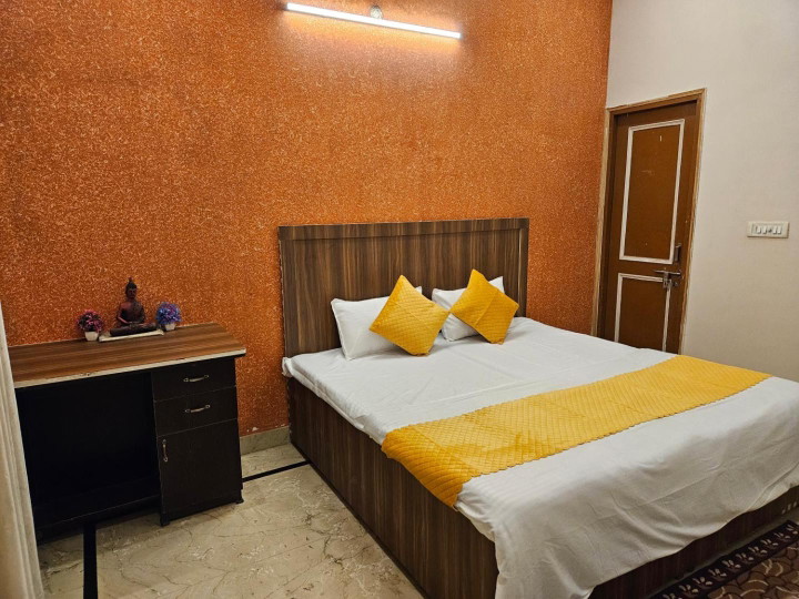 Krishna's Land Homestay - Vrindavan