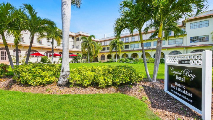 Crystal Bay Historic Hotel - 