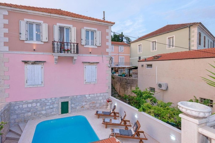 Seaside Apartments With A Swimming Pool Jelsa, Hvar - 2067 - Jelsa