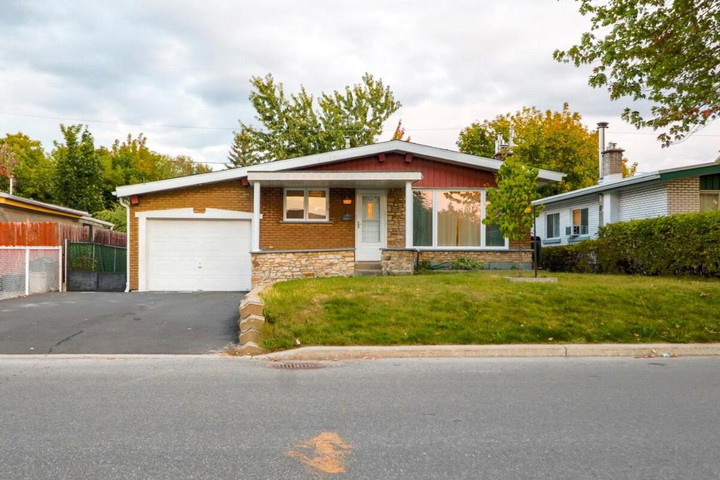 Autumn Fairy Tale, Comfy Entire House With Parking - Boucherville