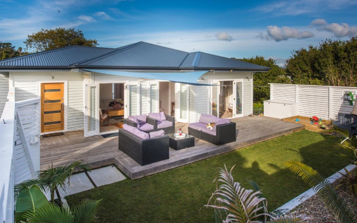 Oneroa Village, In Waiheke Centre - Be My Guest - Waiheke Island