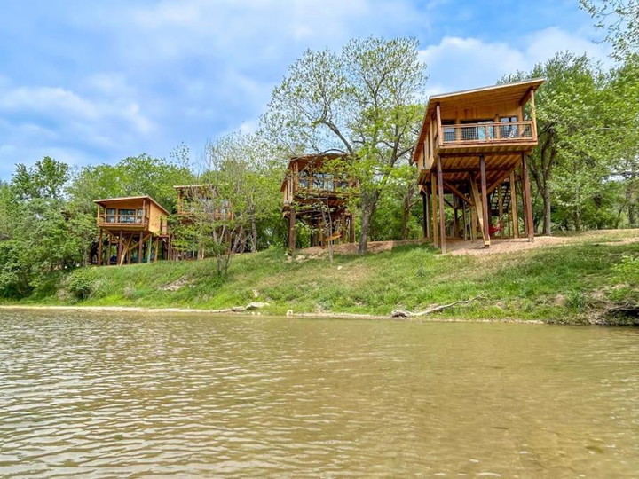 Waterfront Sky Cabin 1 - Canyon Lake, TX