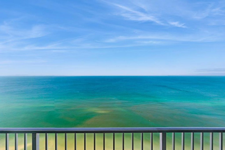 Gulf-front 25th-floor Condo With Balcony Pools & Hot Tubs - Walk To Pier Park - Panama City Beach, FL