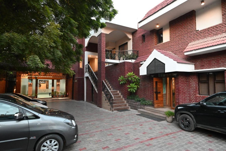 Little Chef Hotel - Kanpur