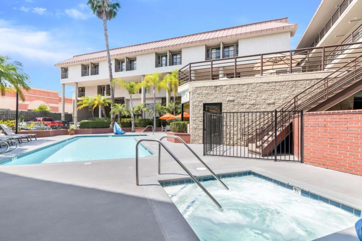 Best Western Plus Irvine Spectrum Hotel - Lake Forest, CA