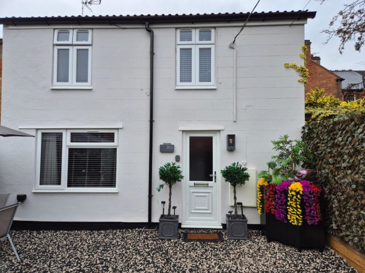 Rugby Coach House, Central Location, 5 Star Rating - Rugby