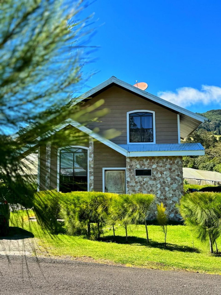 Poas Green Chalets - Costa Rica