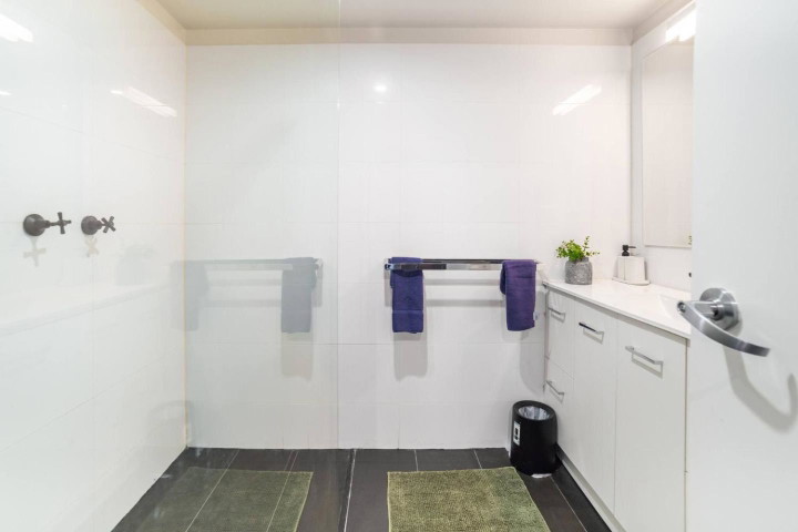 Deluxe Queen Room - Sleeps 2 - Burwood