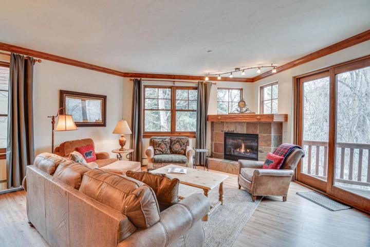Cozy Avon Retreat W/ Private Deck & Pool Access! - Avon, CO