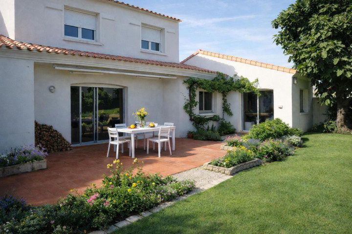 Maison De Vacances Avec Grand Jardin - La Chaume - 8 Personnes - Les Sables-d'Olonne