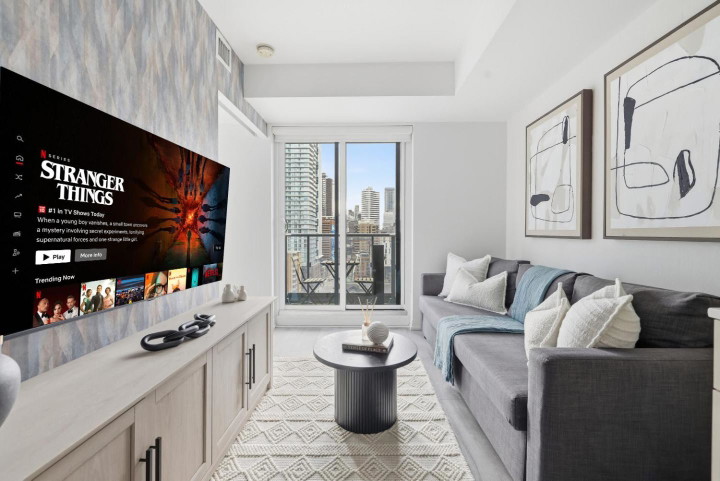 City Lights & Downtown Living 2br Condo - Toronto