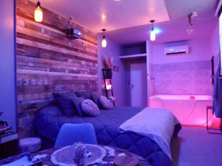La Suite Côté Pool-house Piscine, Sauna & Jacuzzi Privatifs - Salon-de-Provence