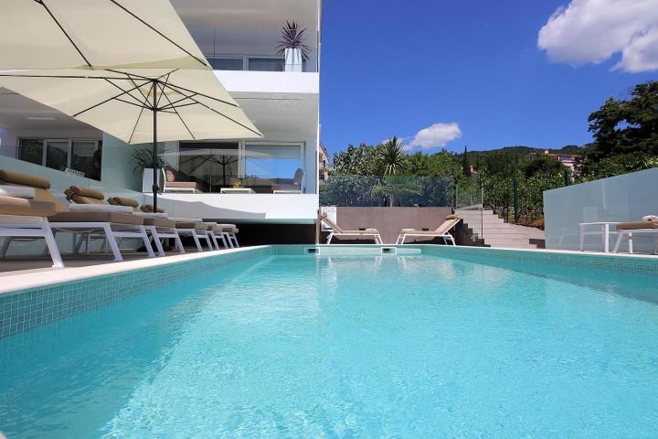 New Apartment With Swimming Pool Near The Beach - Alpes