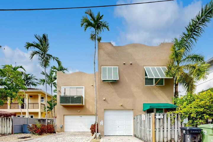 Pineapple Place - Broward County, FL
