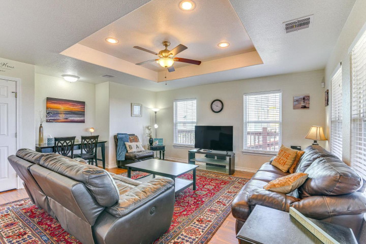 Steps To Surfside Beach With Easy Ramp Access! - Surfside Beach, TX