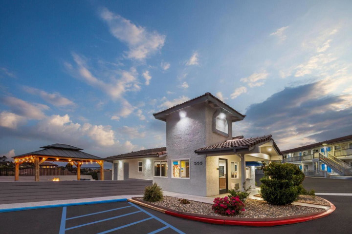 Days Inn By Wyndham Arroyo Grande Pismo Beach - Arroyo Grande, CA