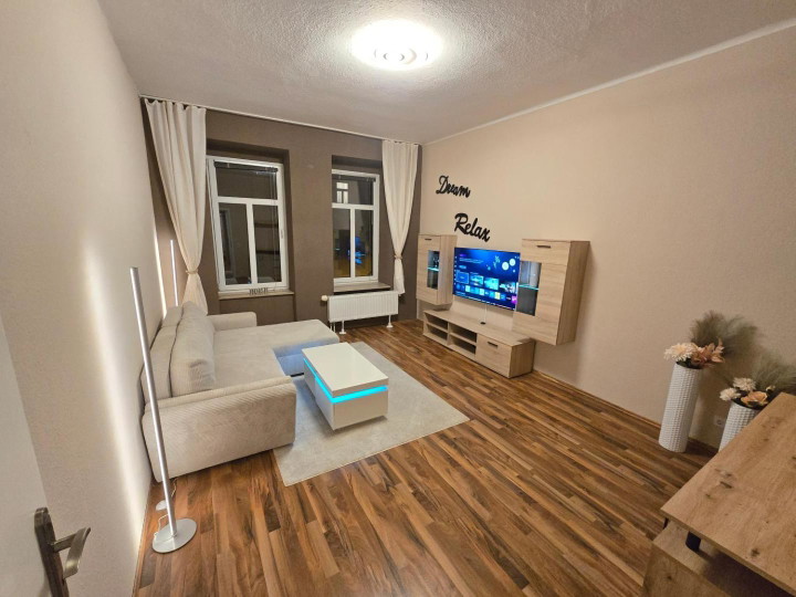 Boardinghouse Mit 10 Großen Apartments Mit Parkplatz Und Balkon - Chemnitz