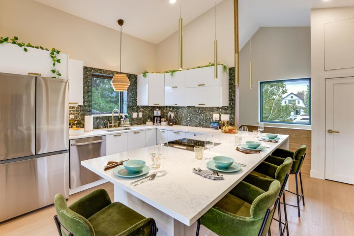 Sip, Dine & Explore: Central Denver Escape! - Denver, CO