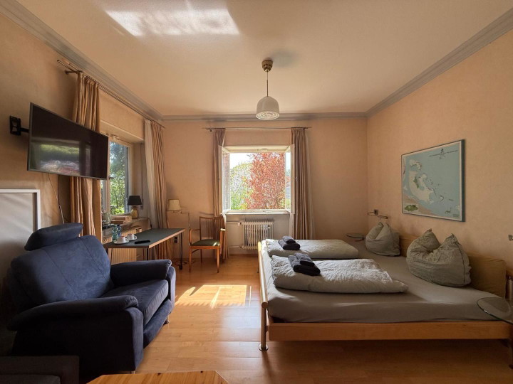 Lautertal Panorama-suite - Kingsize-bett & Badewanne & Dusche - Raucherbereich Vor üBerdachten Terrasse - Rosengarten - Parkplätze 15m Entfernt- Naturschutzgebiet Vor Haustüre - Sehr Ruhige Gegend - Self-checkin - 45qm2 - Ulm