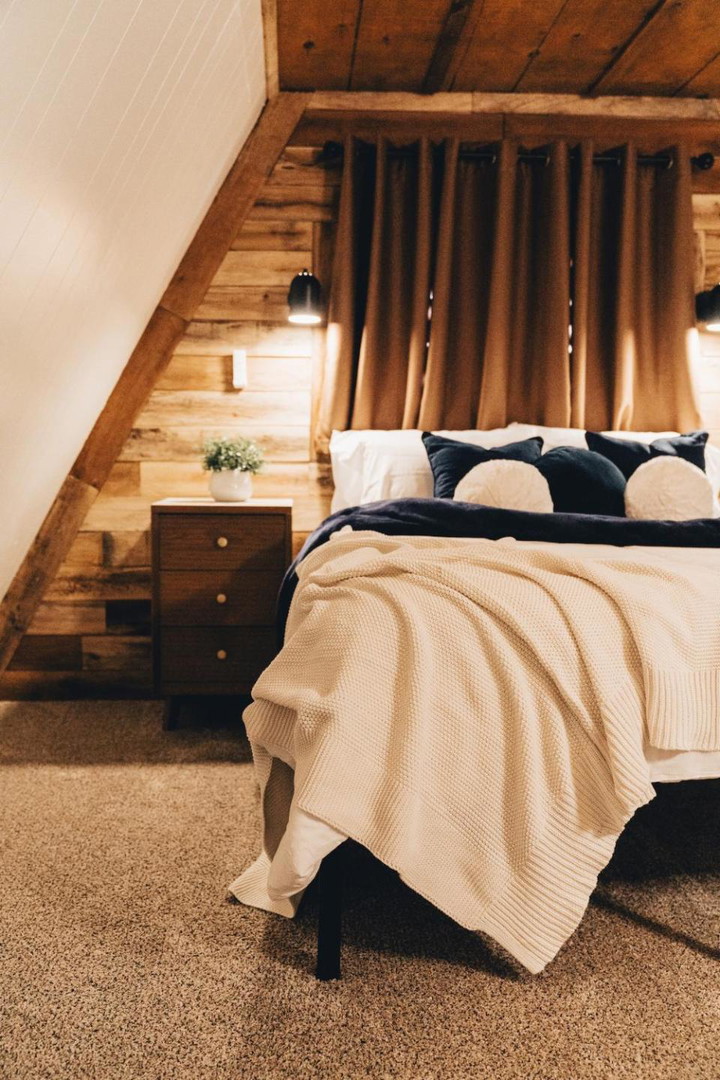 The Rustic Triangle A-frame With Hot Tub - Mohican Township