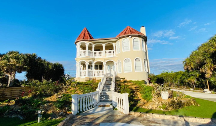 Castle, Pvt Pool, Hot Tub, Beach, Mini-golf, Dock, Fishing, Ping Pong - Flagler Beach, FL