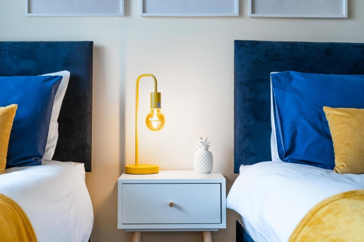2 Bed Apartment In Hatfield - Balcony - Free Gated Parking - Perfect For Long Stay Contractors - St Albans