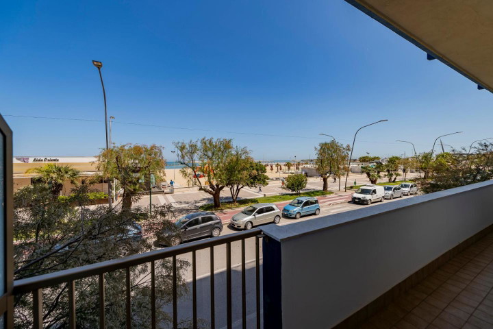 Guesthost - Lungomare Sea View Modern Apartment With Balcony! - Pescara
