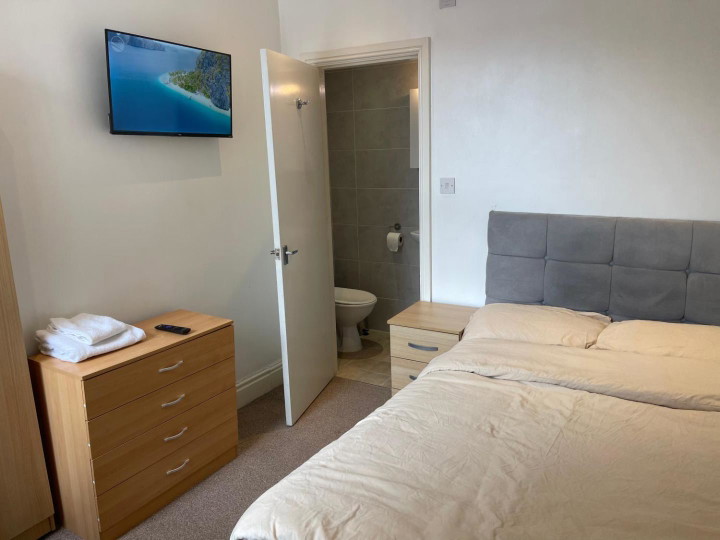 Town Centre, Very Convenient - Stoke-on-Trent
