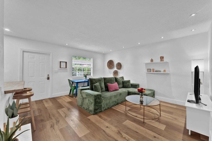 Stylish 2 Br Condo - Close To Riverwalk - Fort Lauderdale