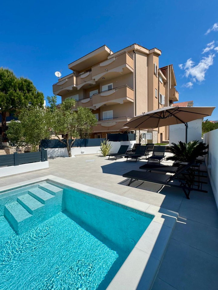 Apartments Toma - Mandre