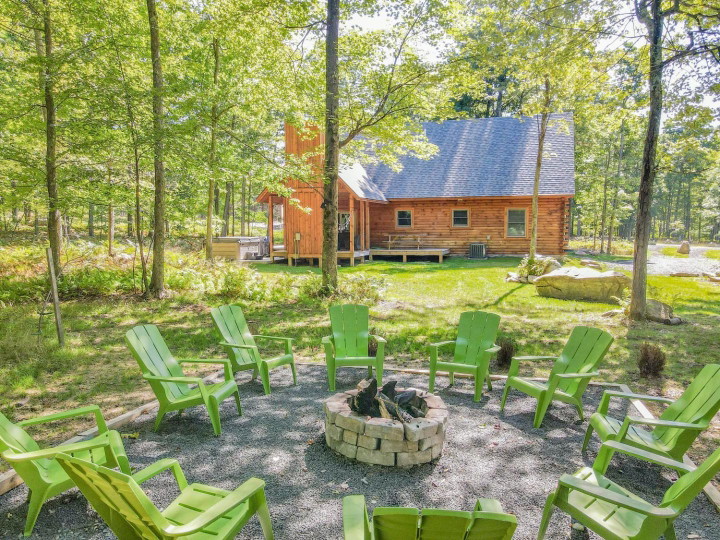 Modern Cabin With Hot Tub And Outdoor Fireplace - Oakland, MD