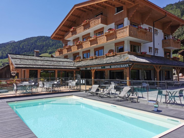 Hôtel-chalet Les Ecureuils Restaurant, Piscine, Jardin, Garage - La Roche-sur-Foron