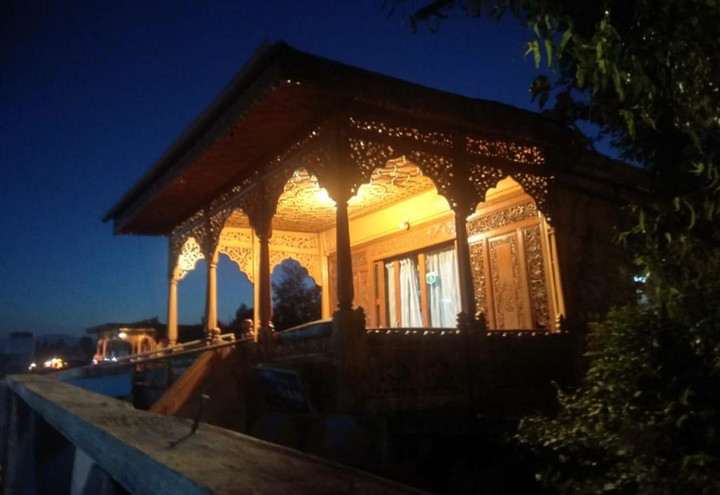Iram Luxury Houseboat Srinagar - Srinagar