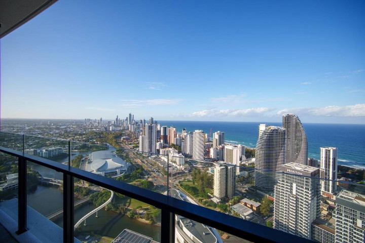Luxury High Rise Stay With Panoramic Gc Views - Broadbeach