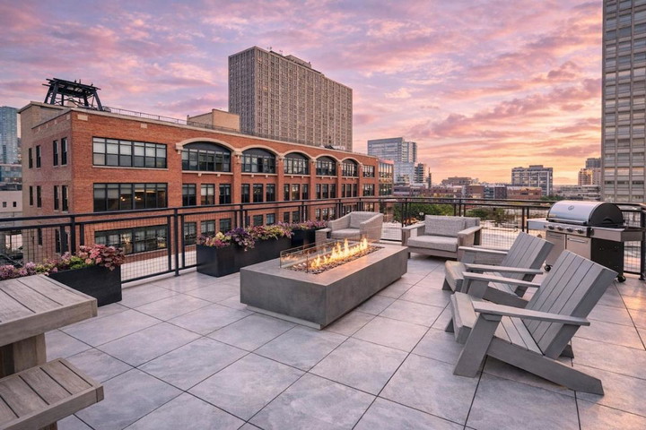 Mccormick Place 2br Oasis With Optional Parking, Patio, Gym For Up To 6 Guests Near Museum Campus, Grant Park & Soldier Field - Burbank, IL