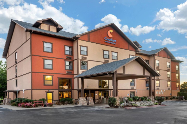 Comfort Inn & Suites Branson Meadows - Table Rock Lake