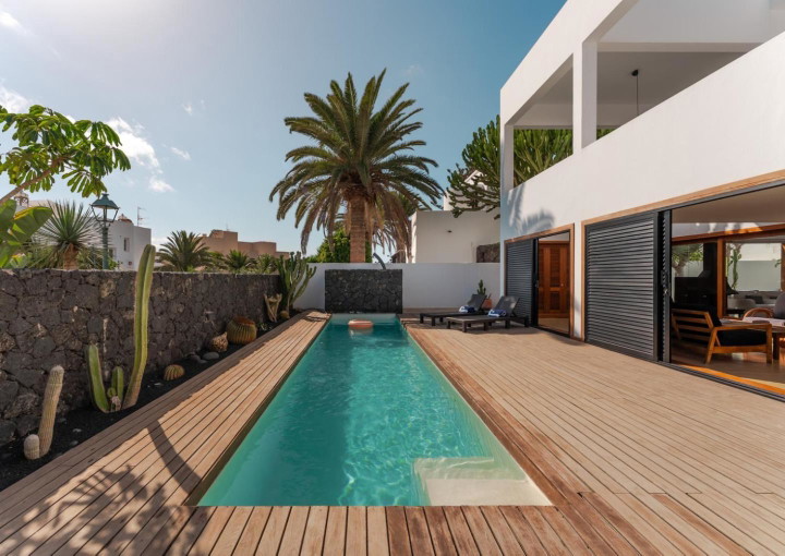 Canaryislandshost L Pausa - Costa Teguise