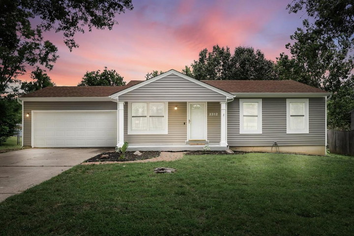Blairs House In Ofallon 2 Bed 1 & Half Bath - O'Fallon, MO
