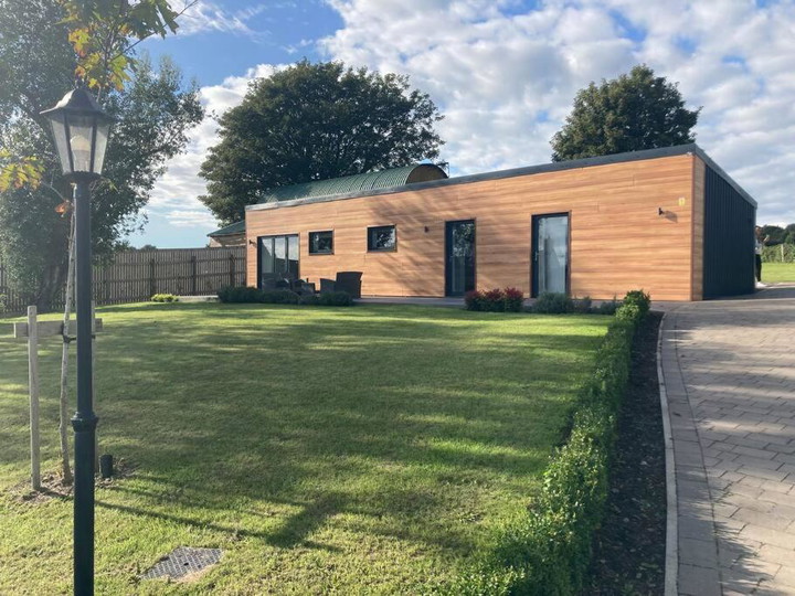 2 Bedroom 4 Person Purpose Built Single Story Barn - Barry