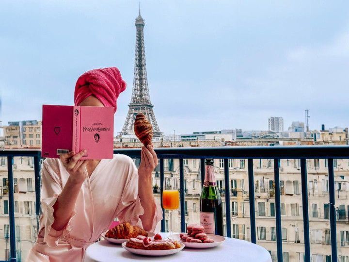 Best Eiffel Tower View Apartment - Paris 7e Arrondissement
