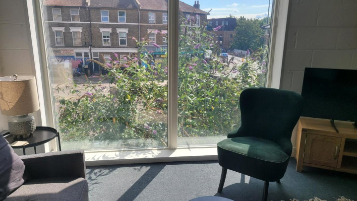 Sunny And Spacious Studio Near The Station - Londres