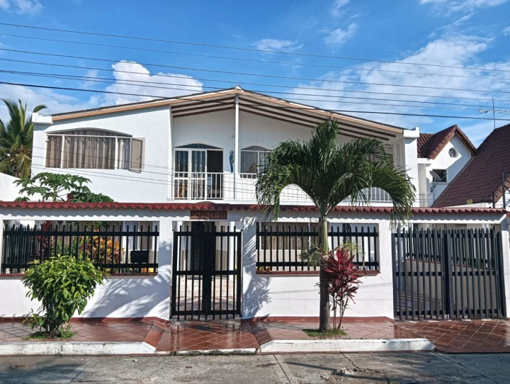Hermosa Y Espaciosa Casa Familiar En Anapoima - La Mesa