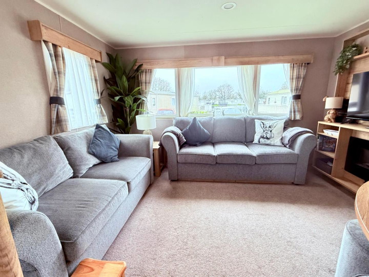 Beautiful 2 Bedroom Caravan In South Cerney - Gloucestershire