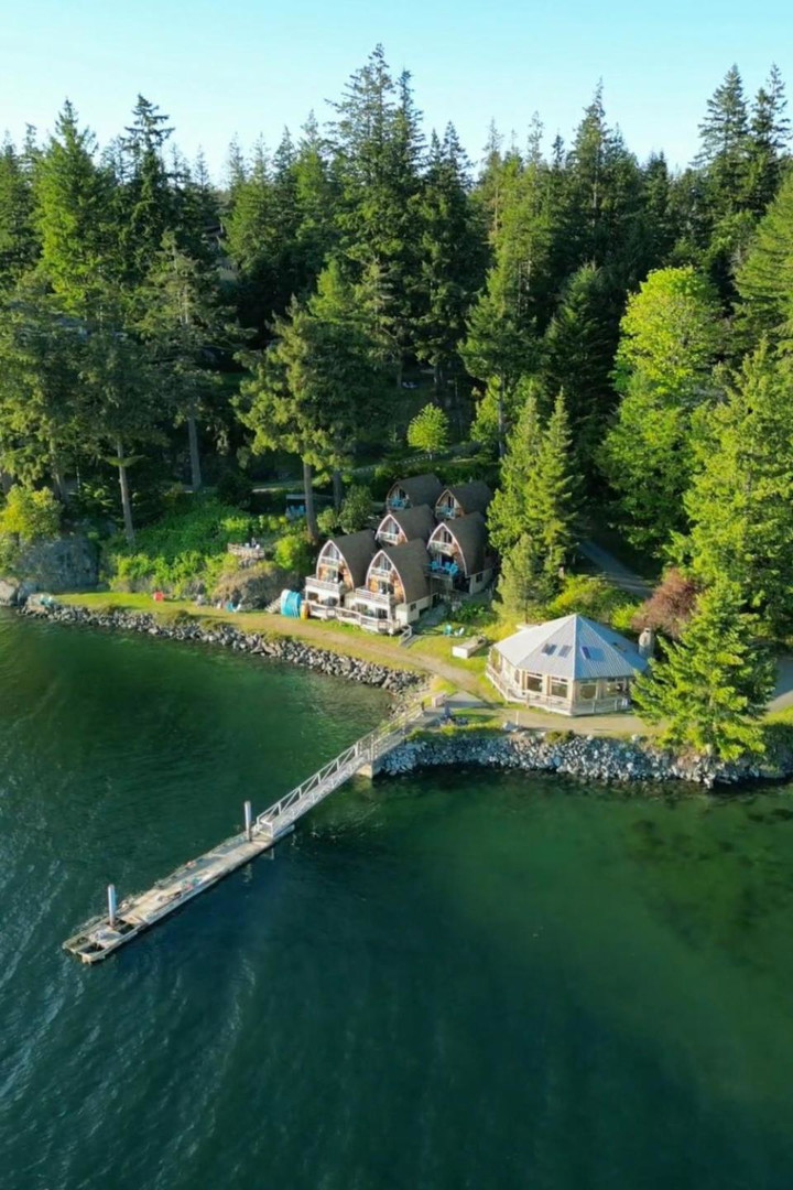 Jade Resort-oceanfront Suites In Gowlland Harbour - Campbell River