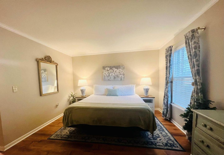 Lakefront Condo - King Bed Full Kitchen - Auburn, AL