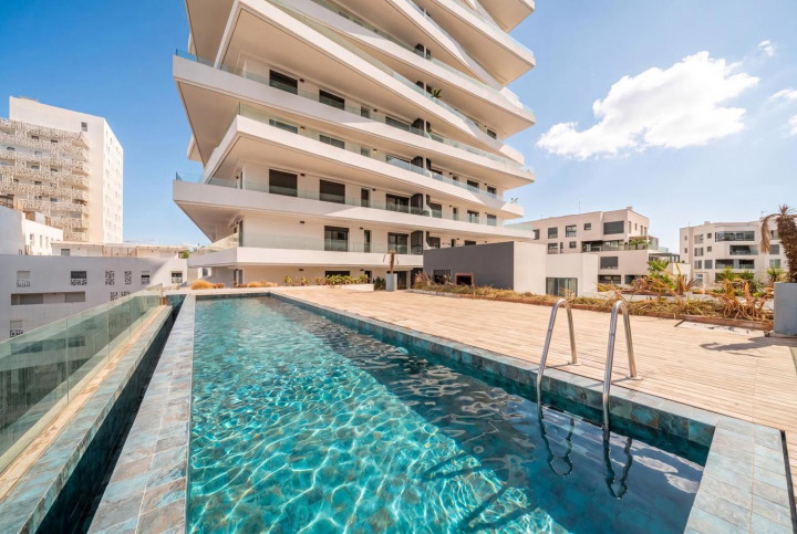 Vivastay Casablanca - ÉLégant 2 Chambres Cfc Avec Piscine Et Salle De Sport - Casablanca