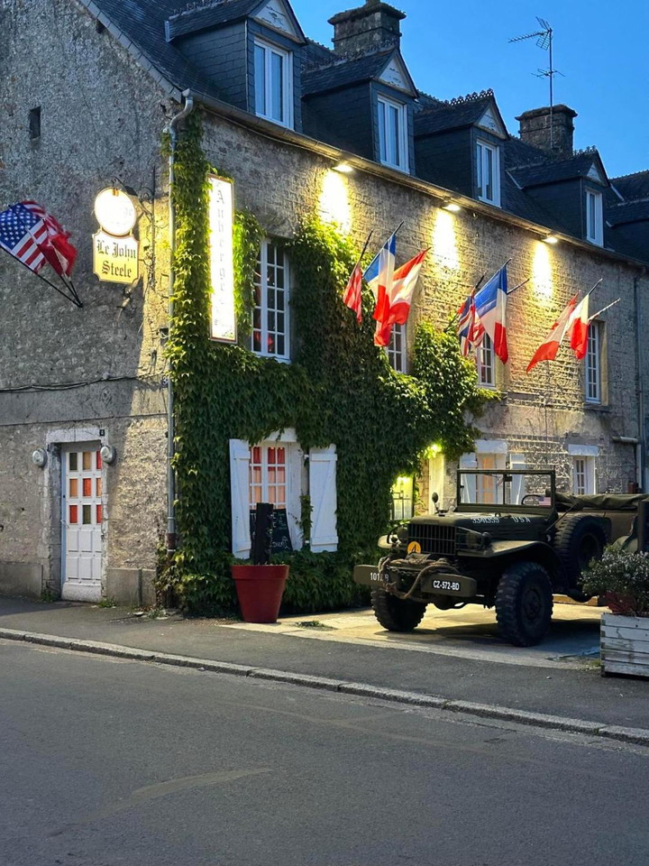 Auberge Le John Steele - Sainte-Mère-Église